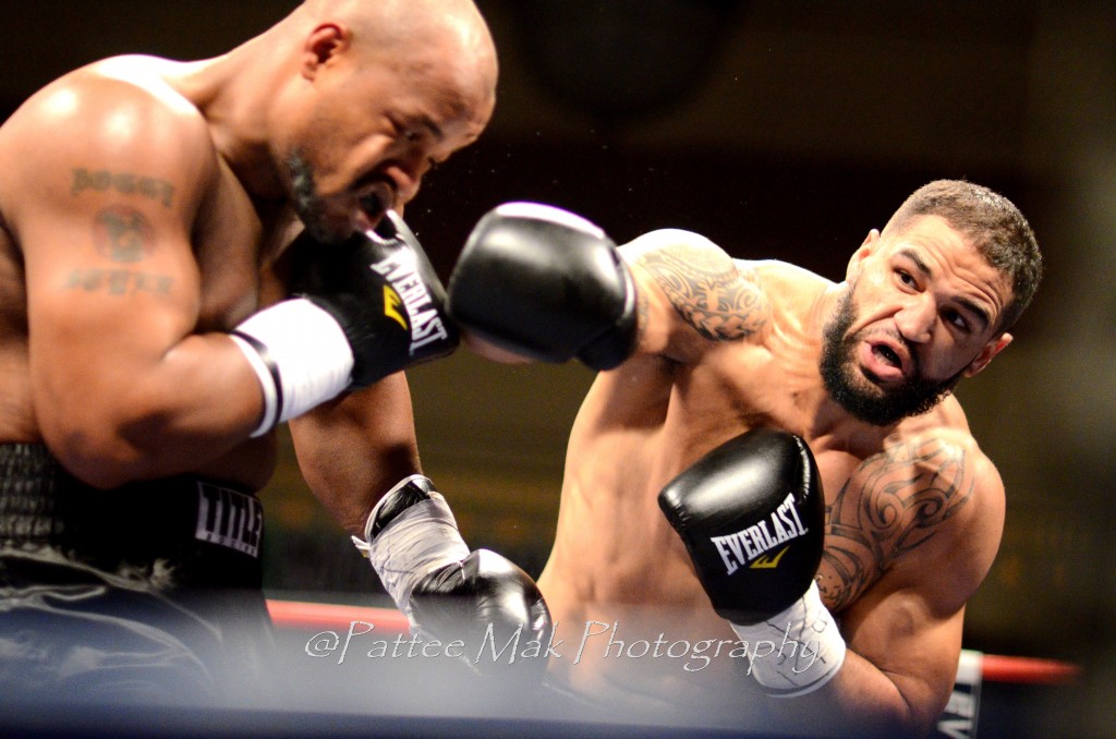 Santos Gets the TKO Win Over Kinch | Boxing at FightKings.Com
